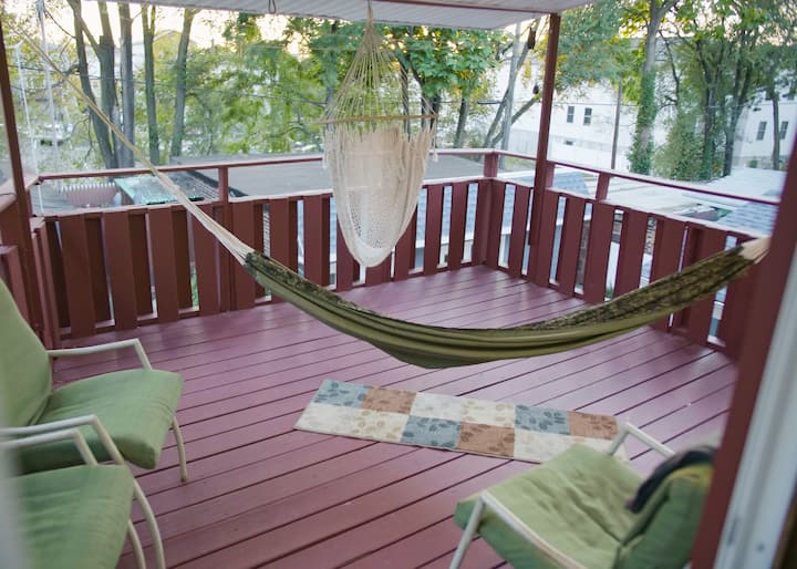 Spacious Duplex  With Chef's Kitchen And Parking. - Secaucus, NJ