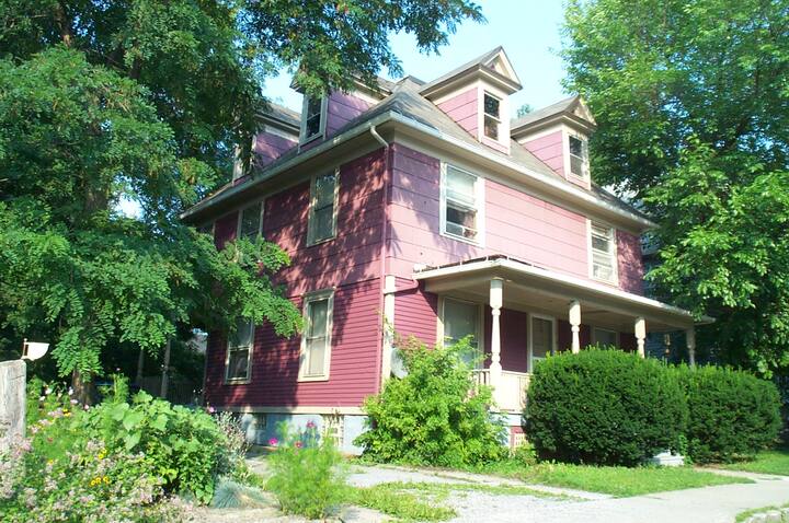 Large, Simple Ground Floor 2 Bedroom Apartment - Rochester, NY