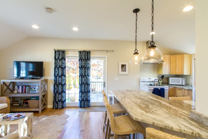 Cape Cod Charm With Modern Style--fully Renovated - Mayflower Beach, Dennis