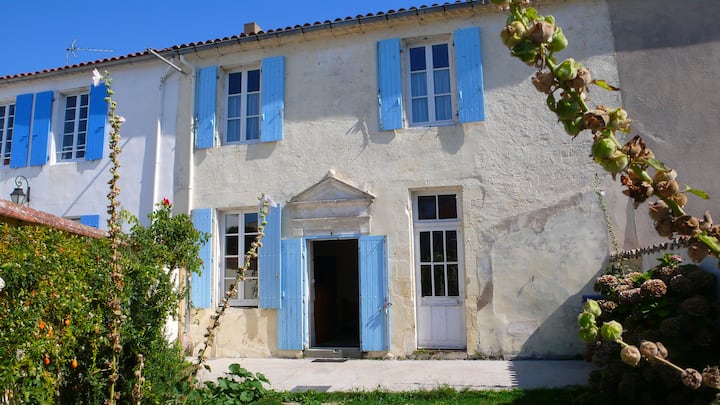Maison Ancienne Restaurée - La Rochelle