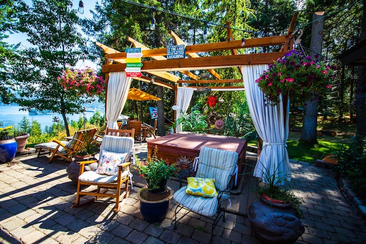 Estate Overlooking Lake Coeur D Alene - Coeur d'Alene, ID