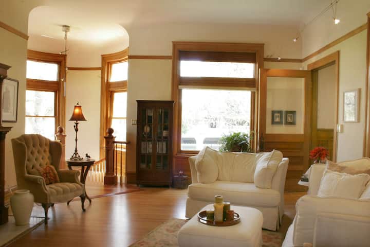 Historic Mansion - Room And Bath - Denver, CO
