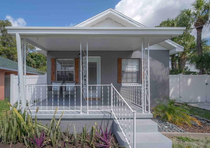 Original Tiny House (Near Bucs Stadium) - Tampa, FL