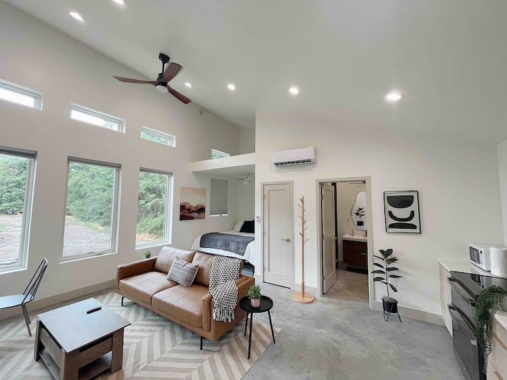 Walk-in Shower + W/d! | Short Drive To Airport - Wichita, KS