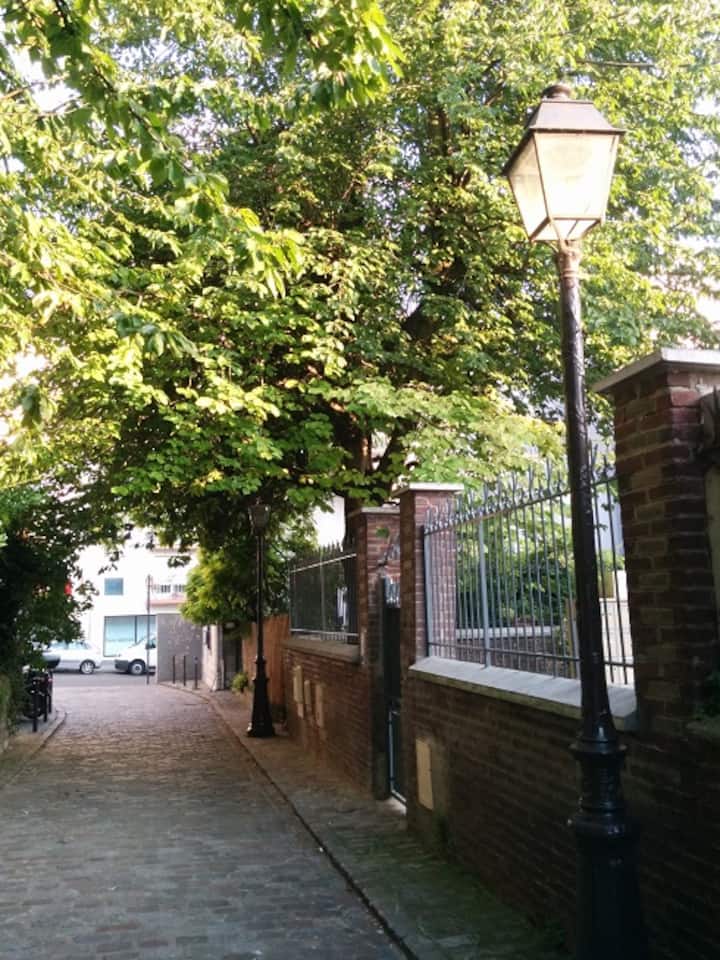 Une Maison Dans La Verdure à Paris - Paris