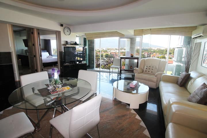 Stylish Apartment With Stunning Views - Chiang Mai