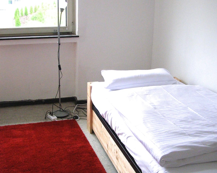 Ruhige Gästezimmer (Dz1) Nahe Ice-bahnhof - Kassel