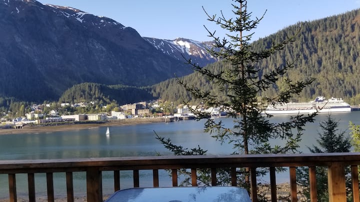 Awe Inspiring View Overlooking The Channel - ジュノー, AK