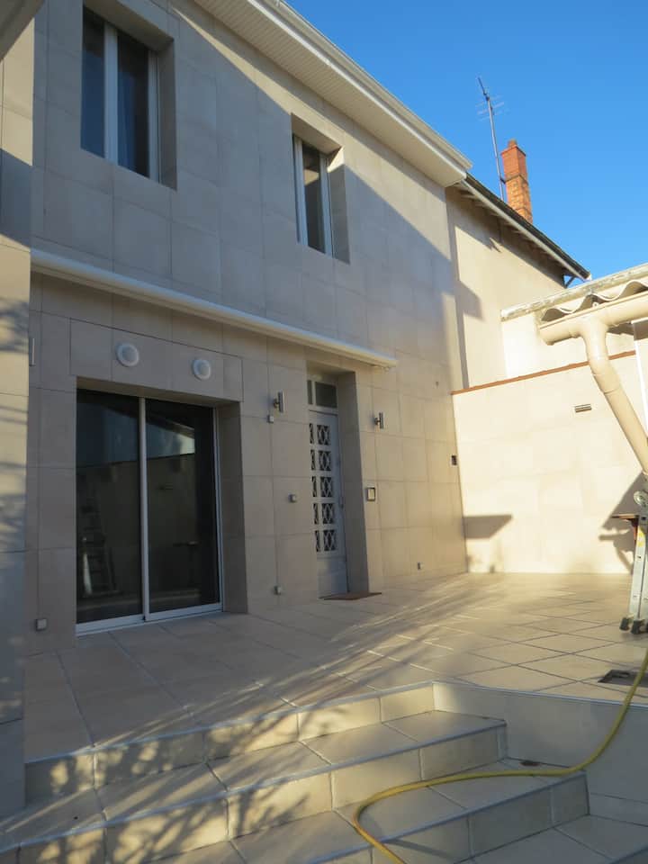 Maison 90m2,  3 Ch, 2 Sb Et Terrasse De 35m2 - Lyon