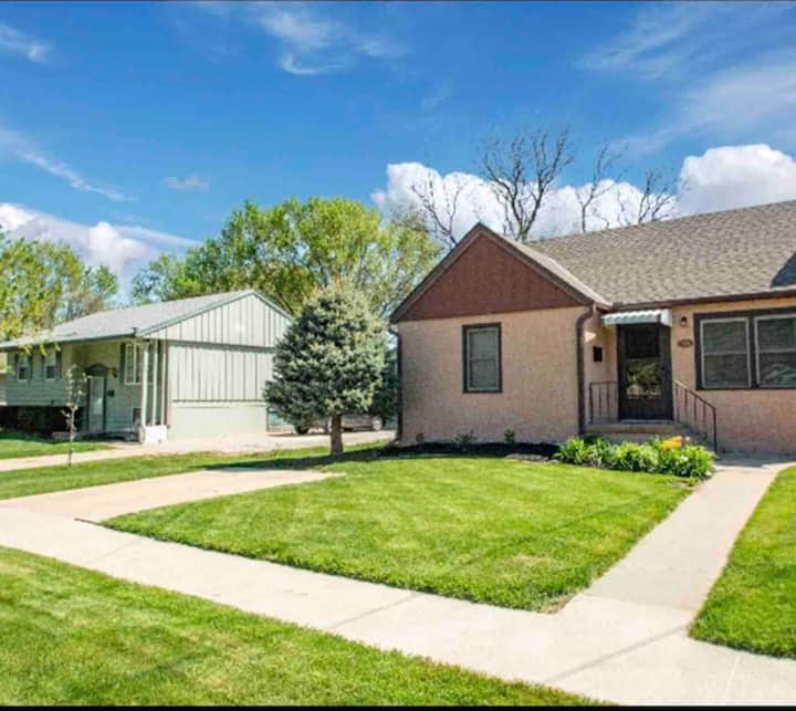 Cozy Cape Cod/sunroom, Parking & Office-long Stay! - Sioux City, IA