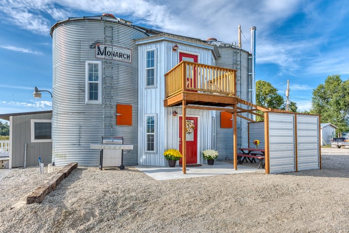 Panoramic Views & Dog Heaven At The Silo! - Corvallis, MT