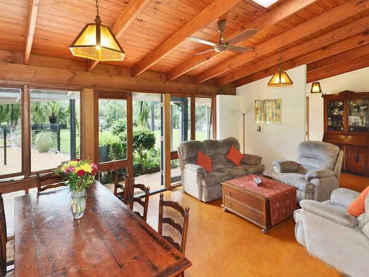 Private Ensuite Room: Full Kitchen Pool Bbq Shared - Maleny
