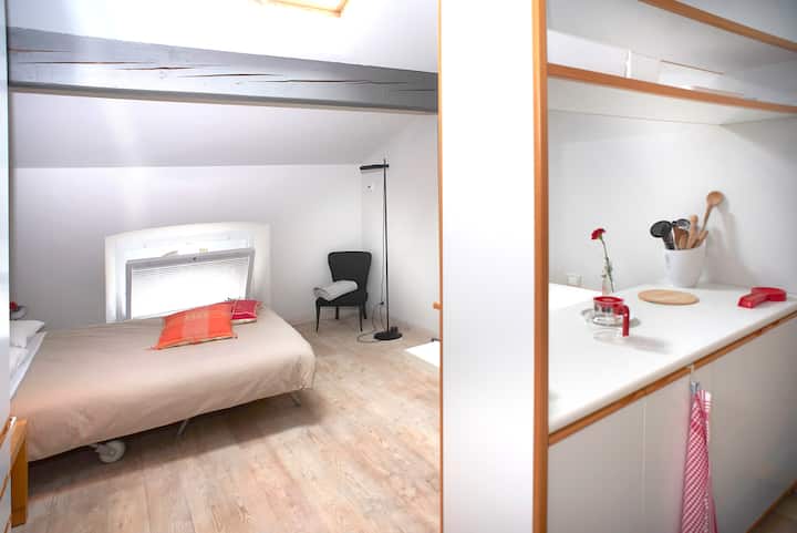 Warm Nest Central Location - Como