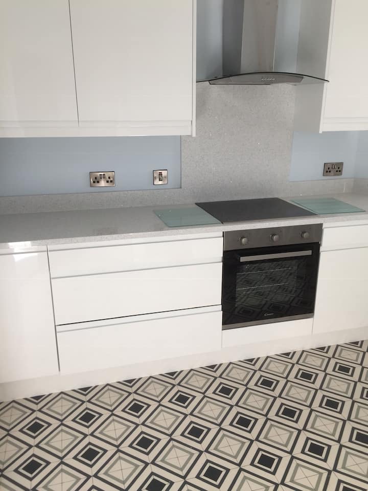 Beach Haven Apartment; Nitb Approved. Free Parking - Castlerock