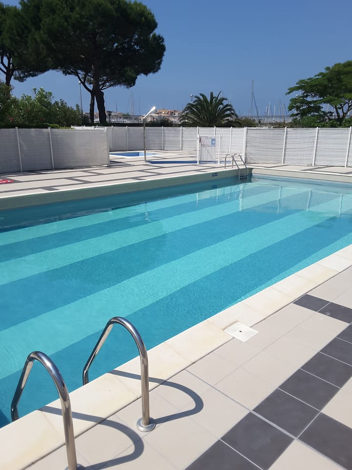 Studio Avec Piscine - Agde