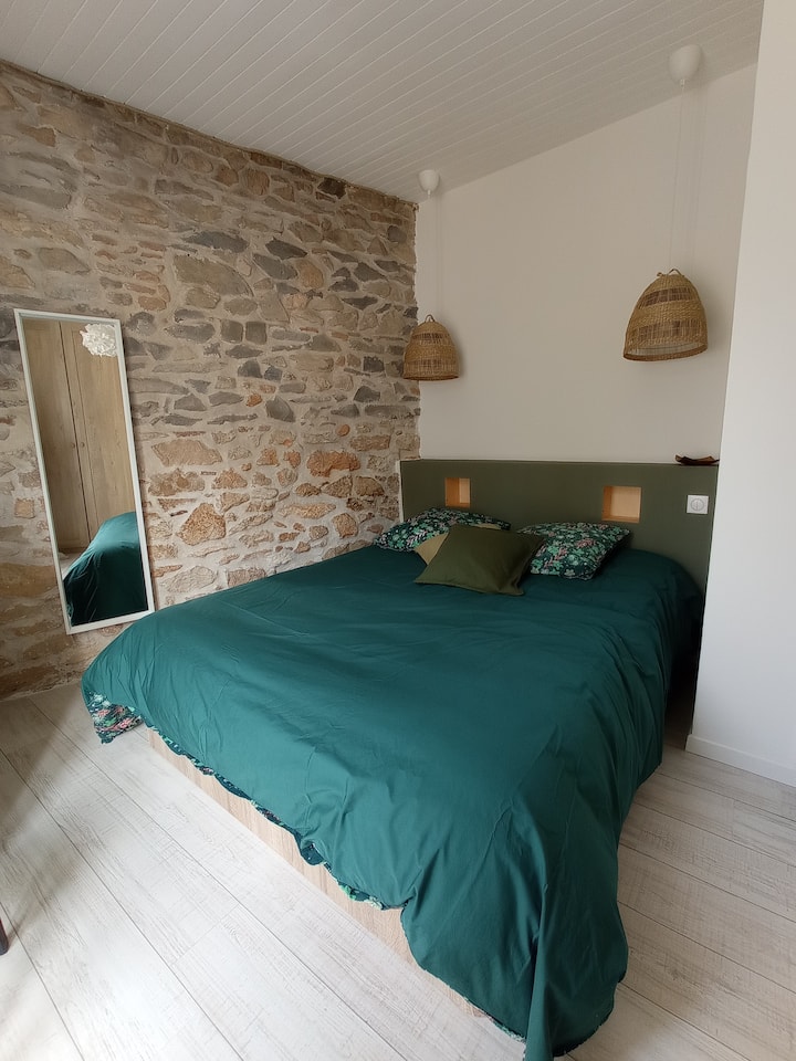 Nîmes Centre Ville - Joli Petit T2 Avec Balcon - Nîmes