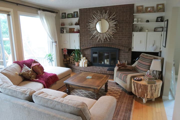 Beautiful Waterfront Home - Petawawa