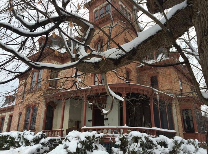 Apartment In Historic Lowell-bowen Mansion - Plattsburgh, NY