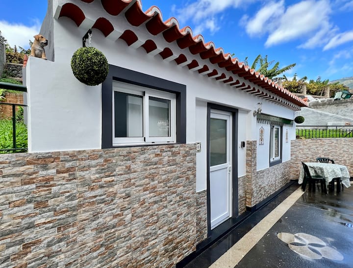 Modern Minimalist Studio With Essential Comfort - Funchal