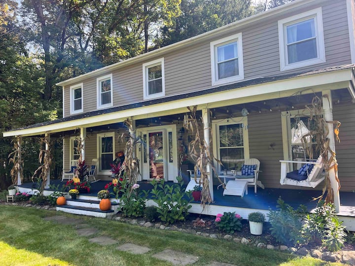 Saratoga Fun Large House Sleeps 14 - Saratoga Springs, NY