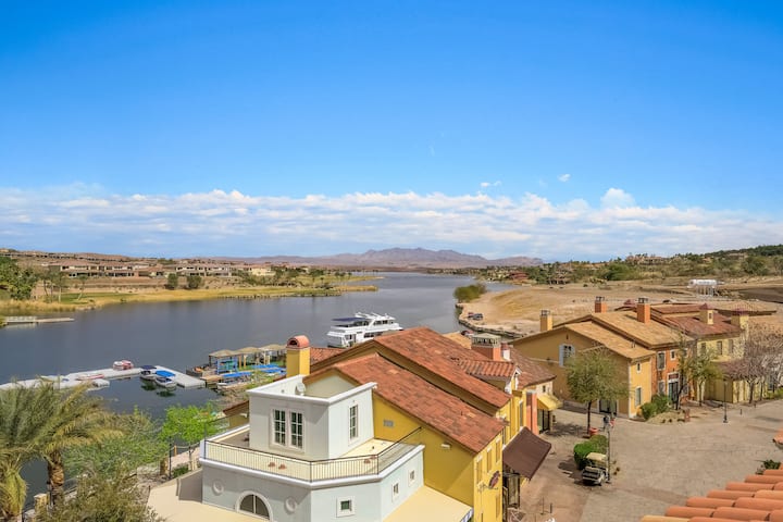 Panoramic Lake View Penthouse, Large Covered Deck, Steps To The Lake, Grocery - Henderson, NV