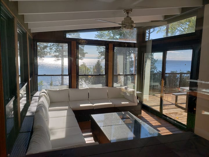 Waterfront ★ Sunshine Cottage By The Lake ★ - Orillia