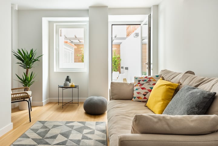 Designer Apartment In Lisbon's Trendiest Quarter - Lisszabon