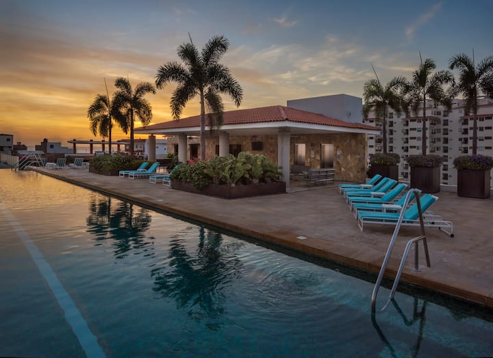 Luxury Condo Ocean Views Rooftop Pool Romantic Zone Steps To The Beach - Puerto Vallarta