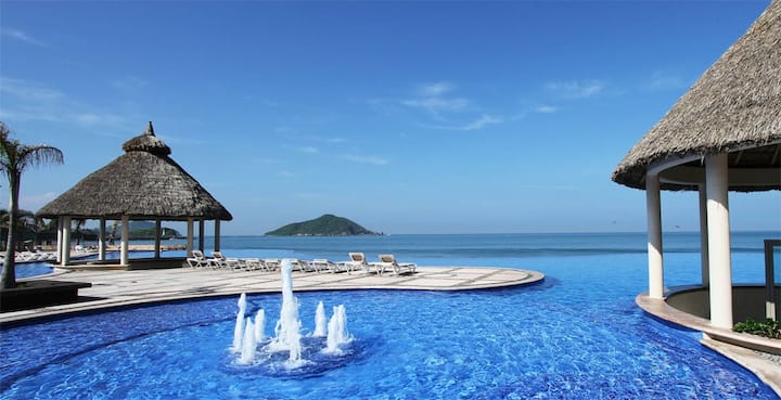 Condominio Amueblado Entero, Con Vista Al Mar. - Mazatlán