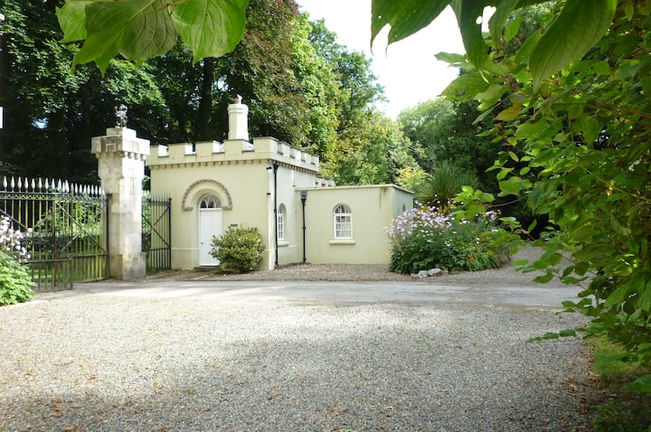 Picton Castle's Historic Gatehouse: East Lodge - Haverfordwest