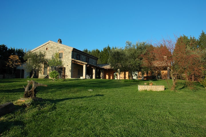 Casale Con Appartamenti E Piscina - Italy