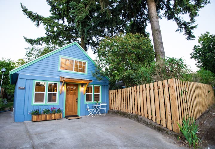 Handcrafted Urban Hideaway | Private Driveway - Portland, OR