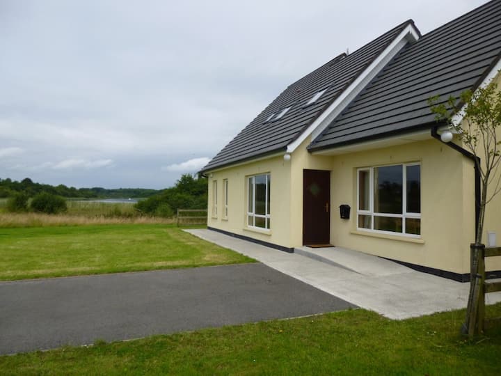 Lakeside Dormer Bungalow - Irlande