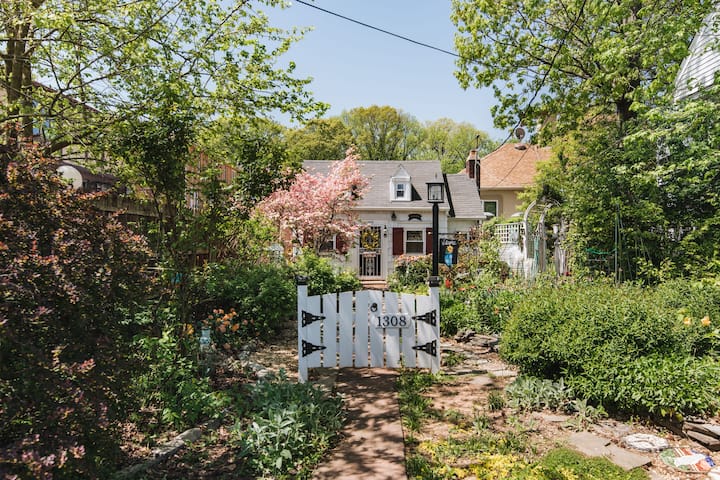 The Sweet Pea Cottage - Staten Island