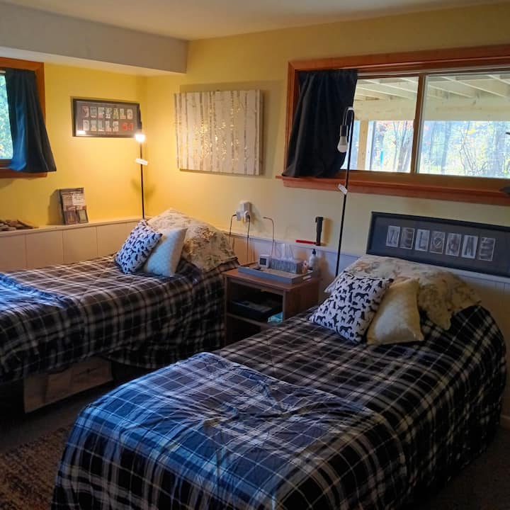 Cozy Den & Bunkroom - Hamburg, NY