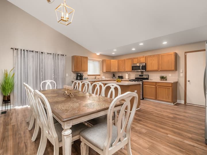 *Extended Stay* Joliet Fhs Rental- Wake Island Dr - Splash Pad, Channahon