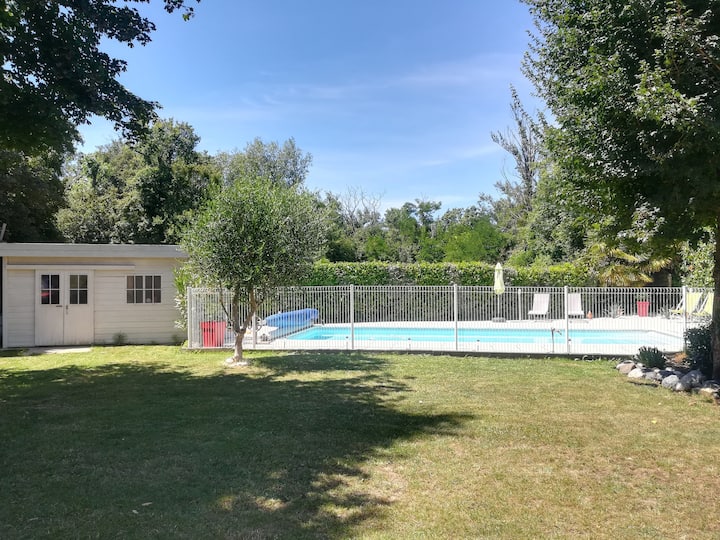 Havre De Paix Lormontais Piscine Et Boulodromme - Bordéus
