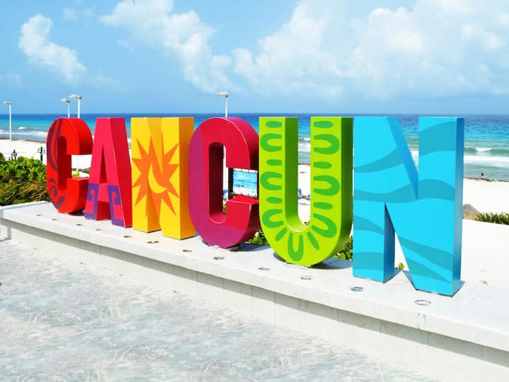 Love Makes Our House A Home - Cancún