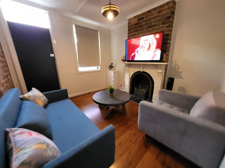 Pyrmont: Cozy And Comfortable 2 Bedroom Home - Surry Hills