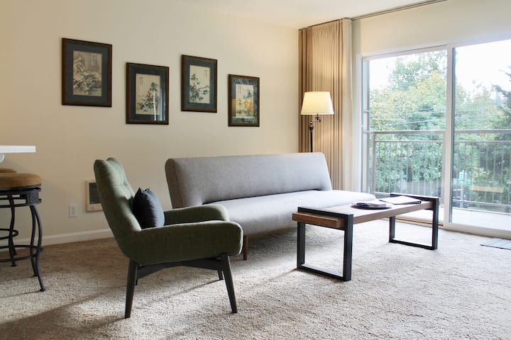 Park Place Condo Steps From Washington Park - Portland, OR