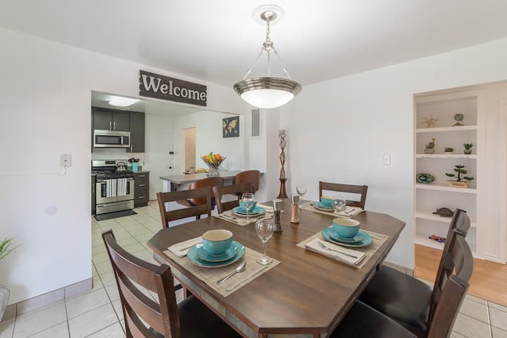 Stylish  3 Bedroom 2 Bath In The Heart Of Uptown - Albuquerque, NM