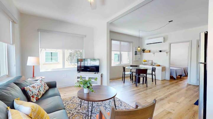 Colorful 2/2 Villa In Lil Havana, Free Parking - Miami, FL