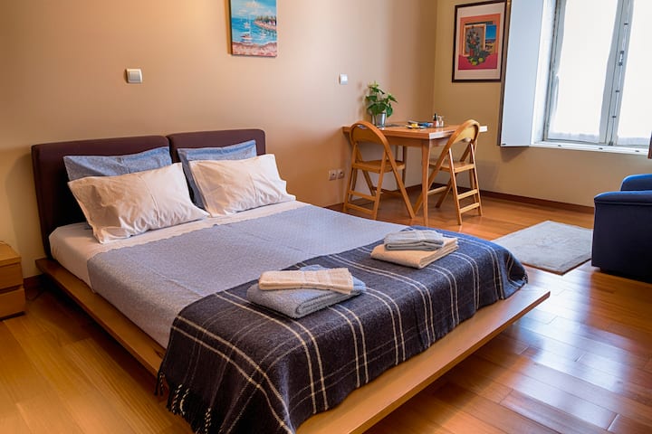 The Vintage Room Near The Douro River - Porto