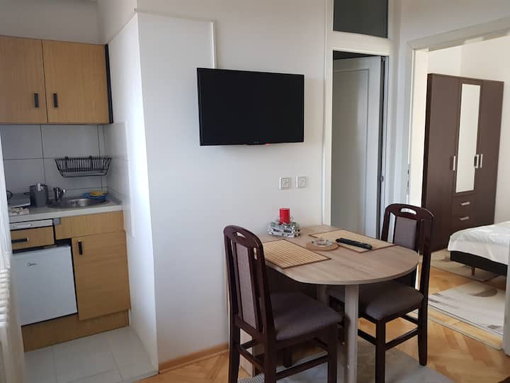 Apartman 2
Blizu Centra Vrnjacke Banje - Trstenik