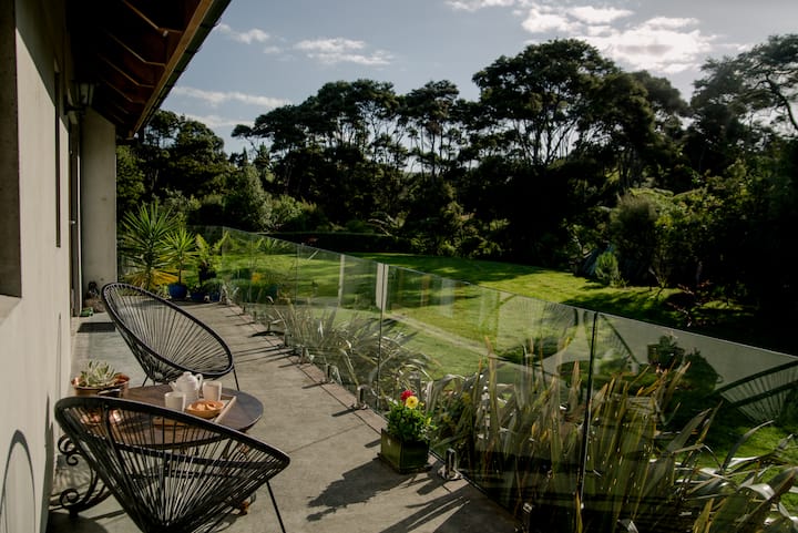 Relaxing Escape , It's Time To Unwind - Kaukapakapa