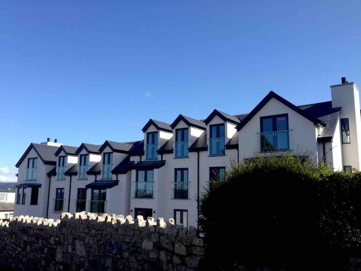 Benllech Beach Apartment - Moelfre
