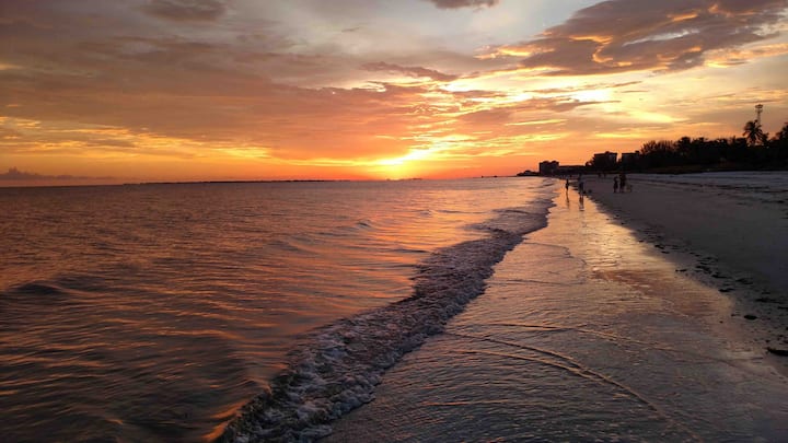 Great Mid Island Location, Lots Of Room To Relax - Fort Myers Beach, FL