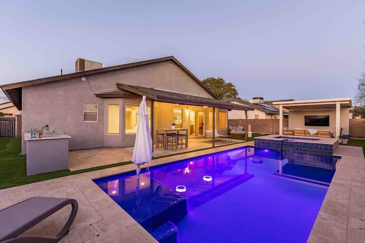 Heated Pool, Spa, Cold Plunge, Amazing Backyard - Glendale, AZ