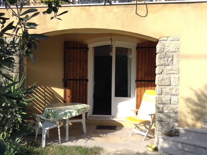 Studio En Rdc De Villa - Pélissanne