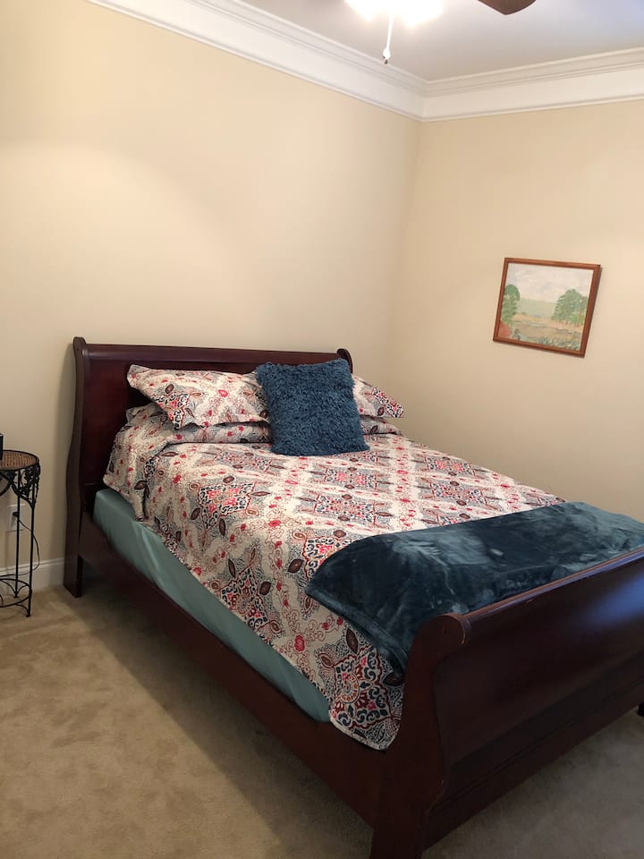 Guest Room With Queen Bed And Full Private Bath - Fort Mill, SC